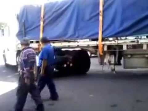 Maniobra de trailer en reversa - YouTube