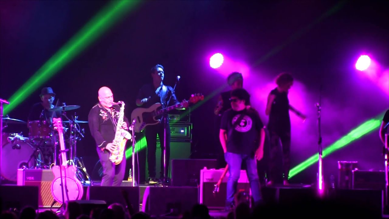 Apia Concert - Finale Song - Leo Sayer, Joe Camilleri, Russell Morris ...