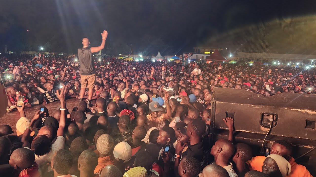 Eddy-Kenzo shuts down a full stadium in Masindi🙌...Leaves fans wanting ...