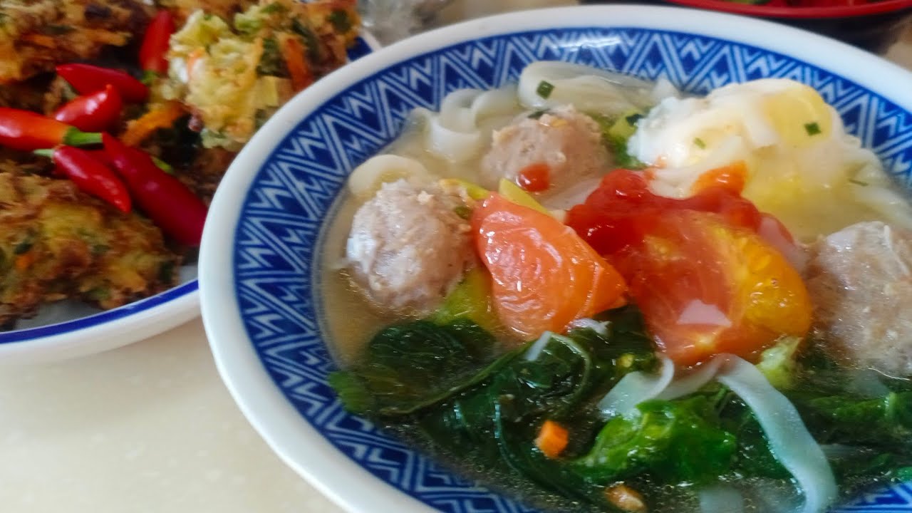 Aktifitas Bikin Bakwan Sayur Dan Bakso Sapi Seger Kuah Nya Mantap ...