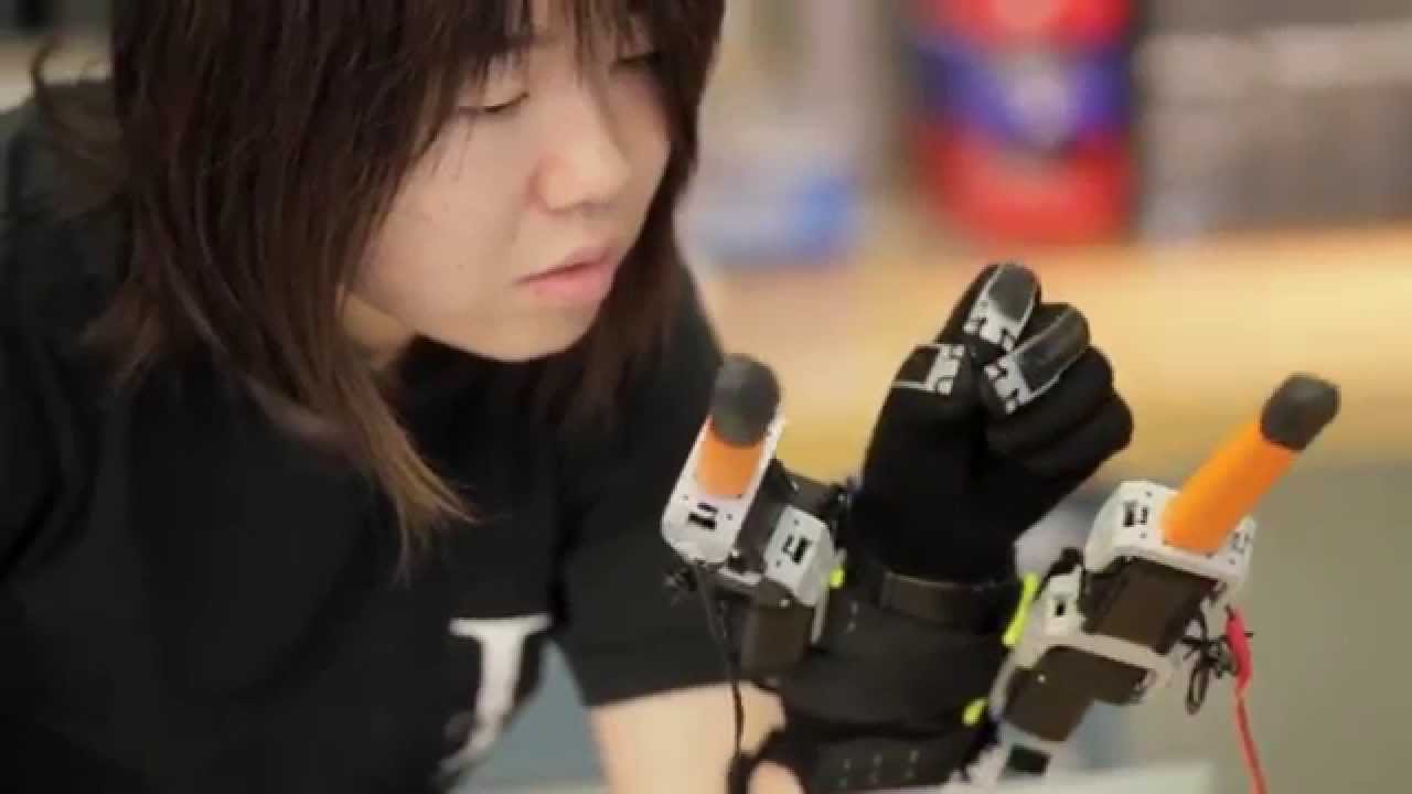 Robotic Glove Gives Users Two Extra Fingers - YouTube