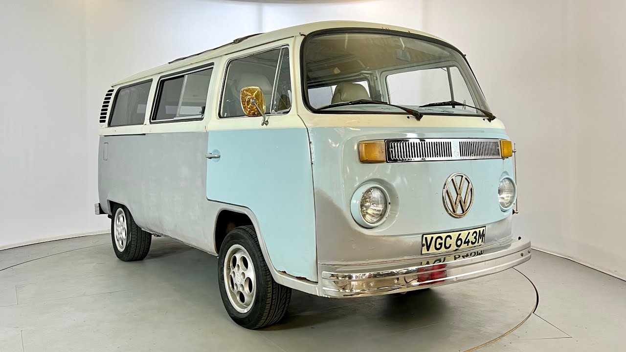 Volkswagen T2 bay window - YouTube