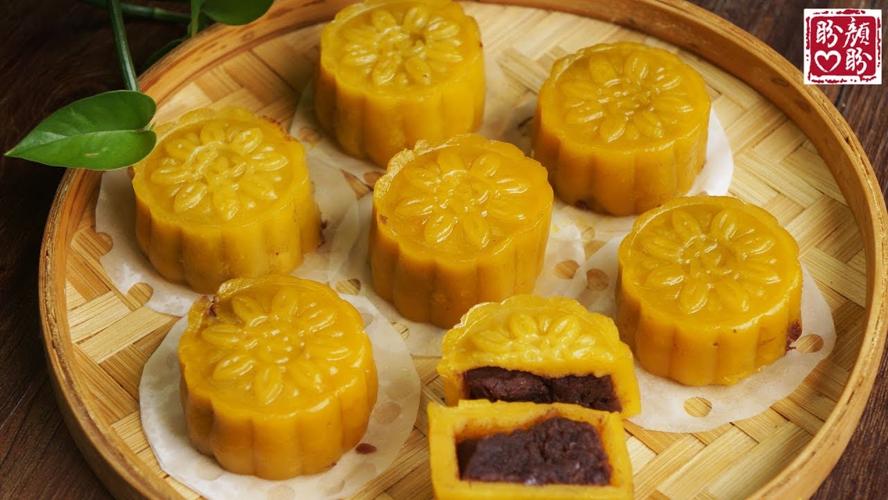 Pumpkin moon cake with bean paste filling。豆沙馅南瓜月饼，一款简单又健康美味的南瓜月饼，好吃不上火 ...