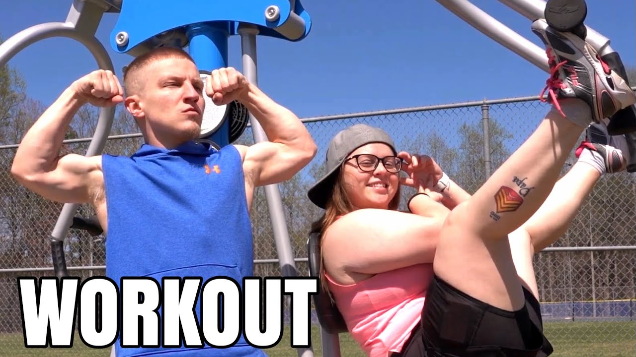 Teaching My Girlfriend How To Workout - YouTube