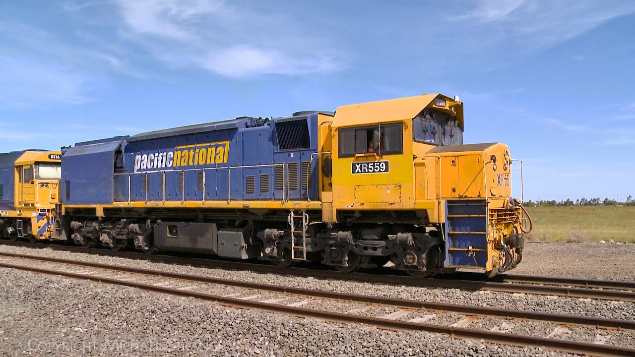 7731V Pacific National Grain Train With XR559 8116 8171 Arrives At ...