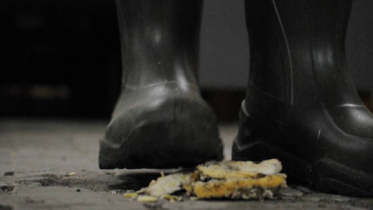 Stomping bread with Dunlop Purofort - YouTube