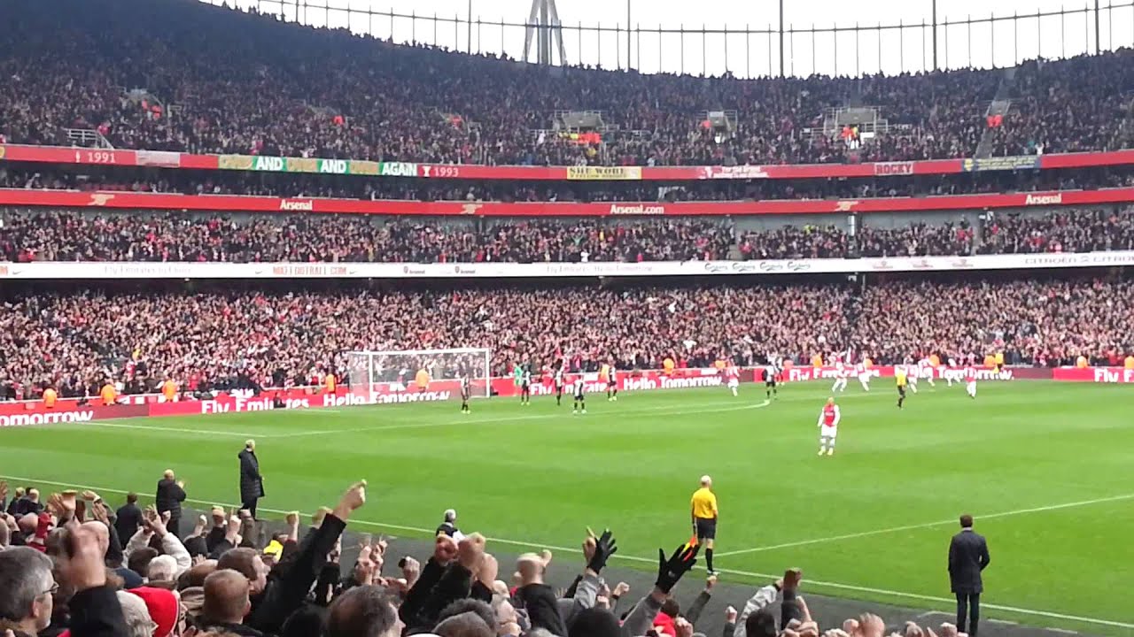 Arsenal v Tottenham 5:2 Per Mertesacker goal 17/11/2012 - YouTube