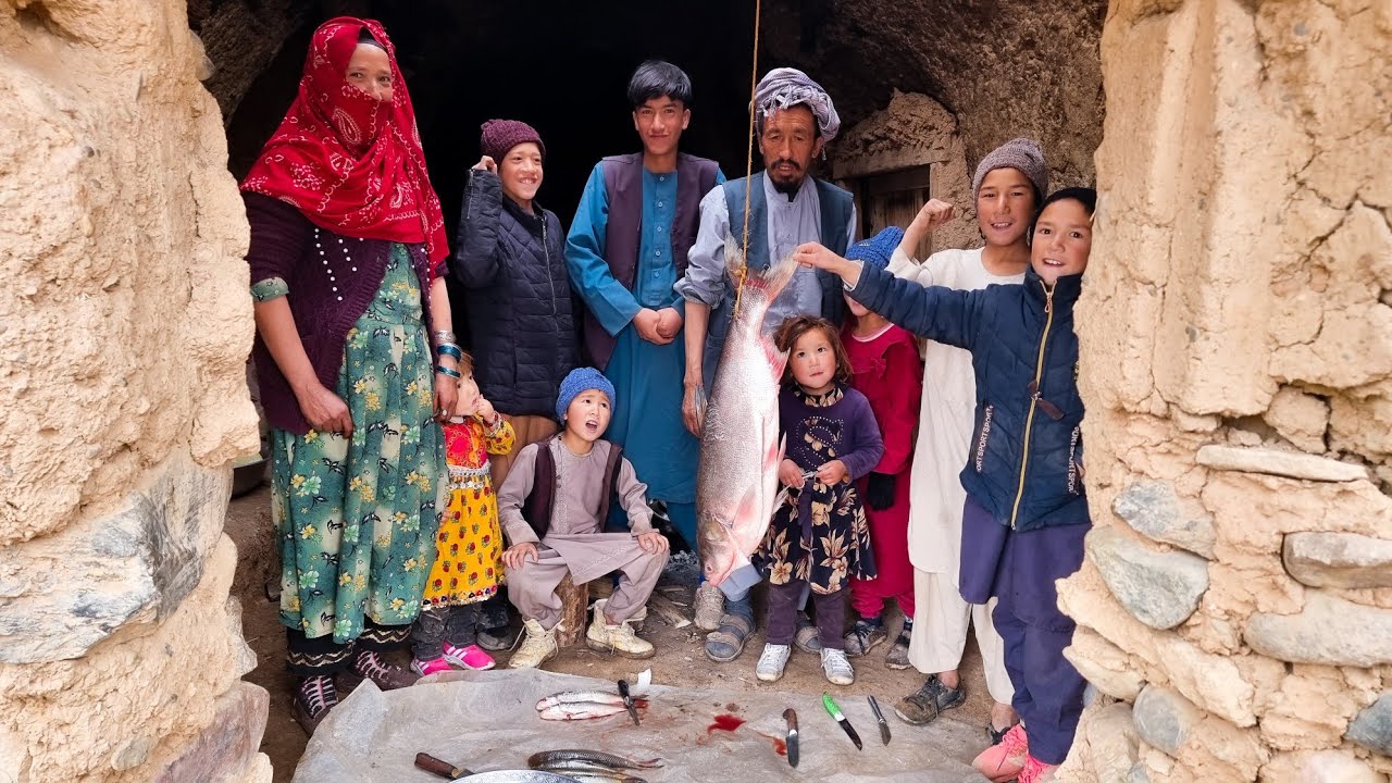 Cooking fish by a caveman family | Rural life in Afghanistan | - YouTube
