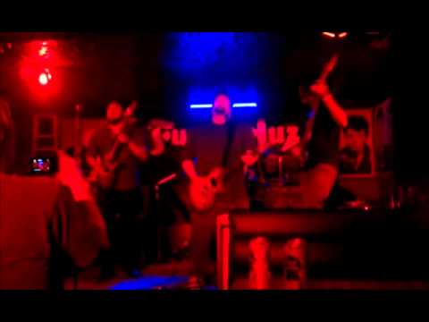 Fuzz huzzi Live Washed in the Blood - YouTube