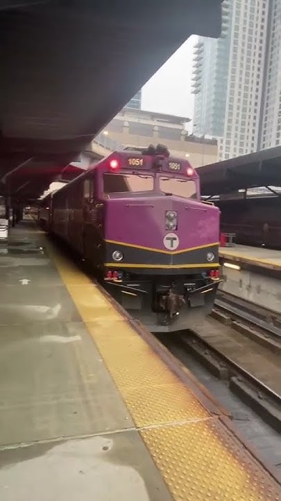 MBTA F40PH-3C's #1051 and #1052 @ North Station - YouTube