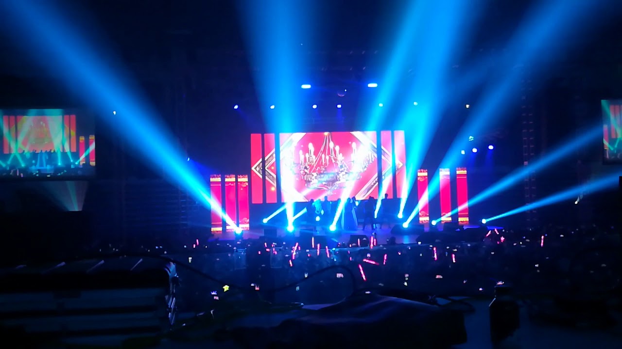 Openning First Love Concert - Nữ Hoàng VPop khuấy đảo Seoul - YouTube