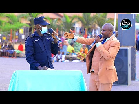 Pasteur Theogene Wari IMBOBO ahuye na POLICE nta Mapingu😅 Amubwiye Uko ABAPOLICE babitaga ABAZUNGU😂😂