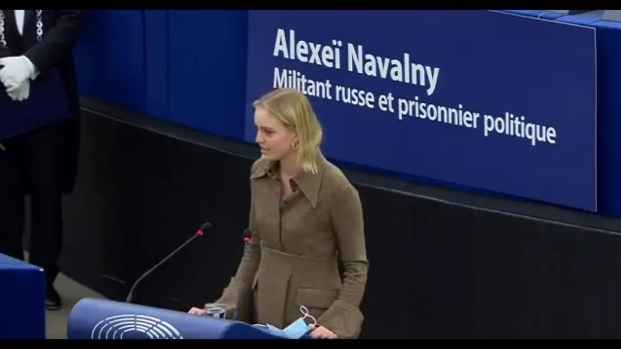 Dasha Navalnaya on Human rights accepts 'Sakharov Prize' LIVE: European ...