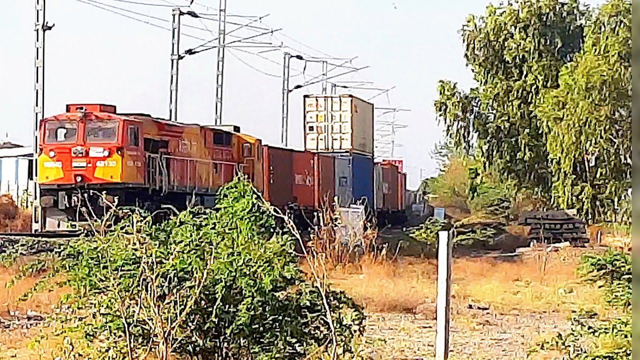 WDG4 hauling LPG tanker rake & Dual cab WDG4G pulling BLC wagon rake ...