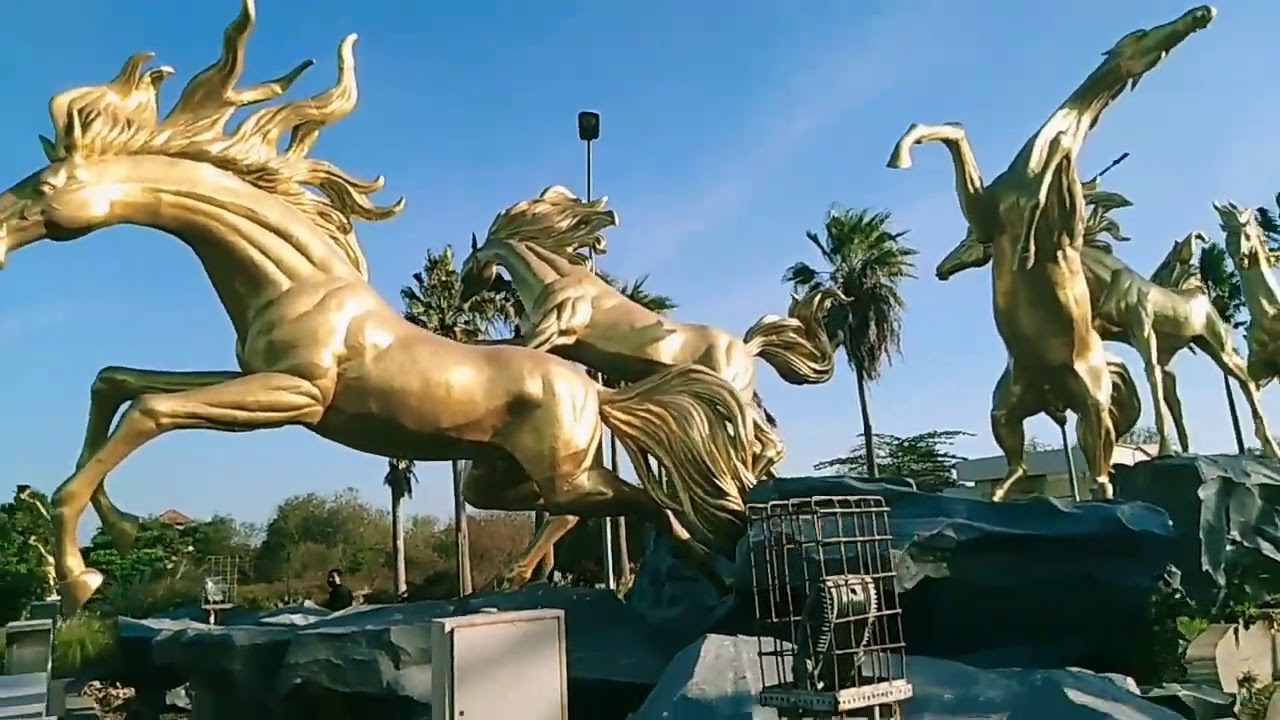 PATUNG KUDA WARNA EMAS... - YouTube
