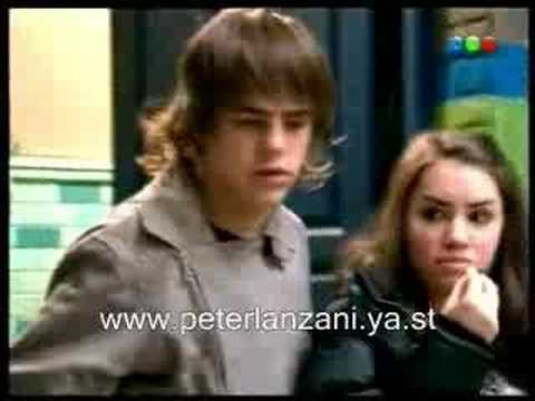 {Casi Angeles} Malvina besa a Thiago
