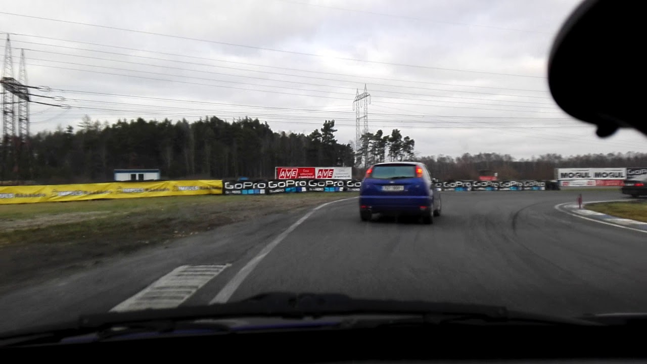 Ford Focus ST170 Estate Sosnová track day - YouTube