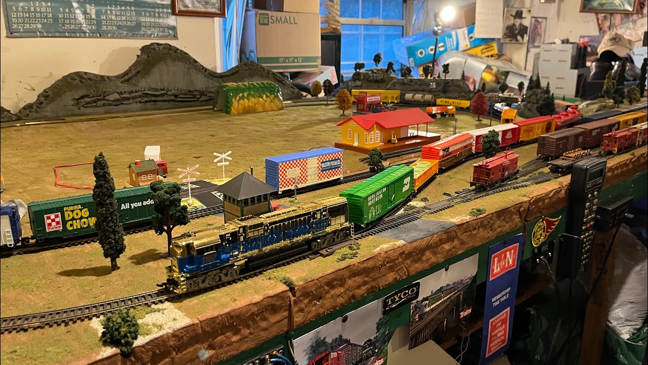 HO Scale 1980 TYCO Golden Eagle Train Set with 4 RARE TYCO Cars Added ...