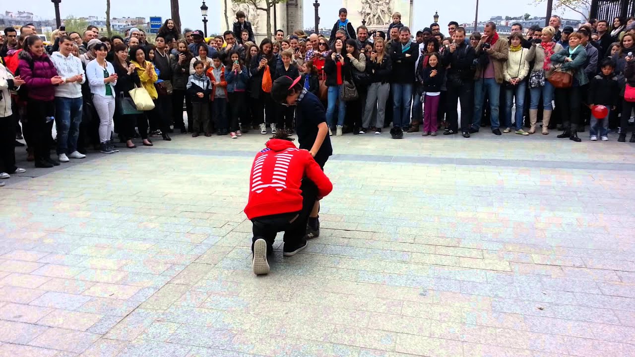 Street Performance in Paris - YouTube
