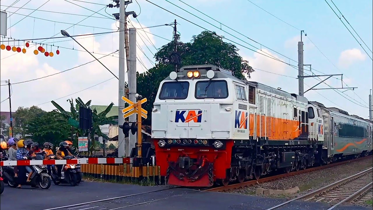 LOKOMOTIF CC 206 BER-AC PERTAMA DI INDONESIA ! Hunting KA Sancaka ...