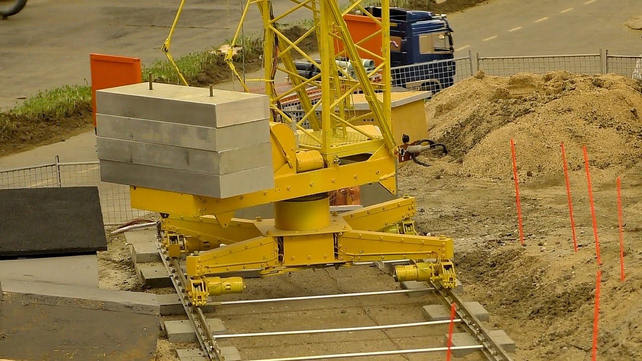 GIGANTIC XXXL RC SCALE MODEL CRANE AT WORK / Intermodellbau Dortmund ...