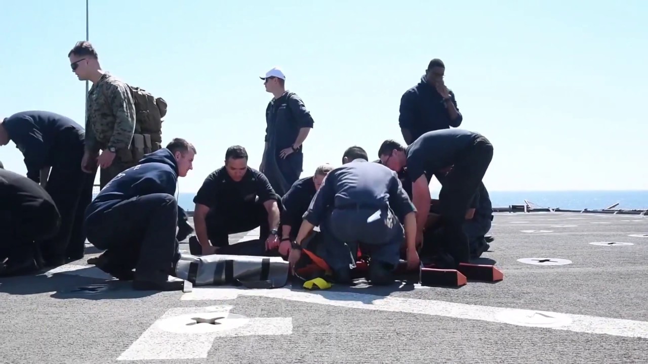 USS Oak Hill (LSD 51) Conducts Mass Casualty Drill - YouTube
