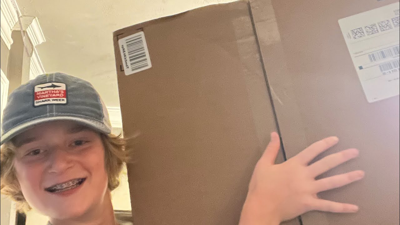 Unboxing mystery box - YouTube