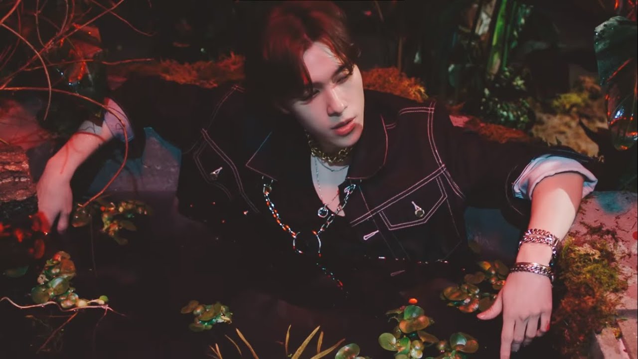 WayV - Turn Back Time MV (HENDERY party cut) - YouTube