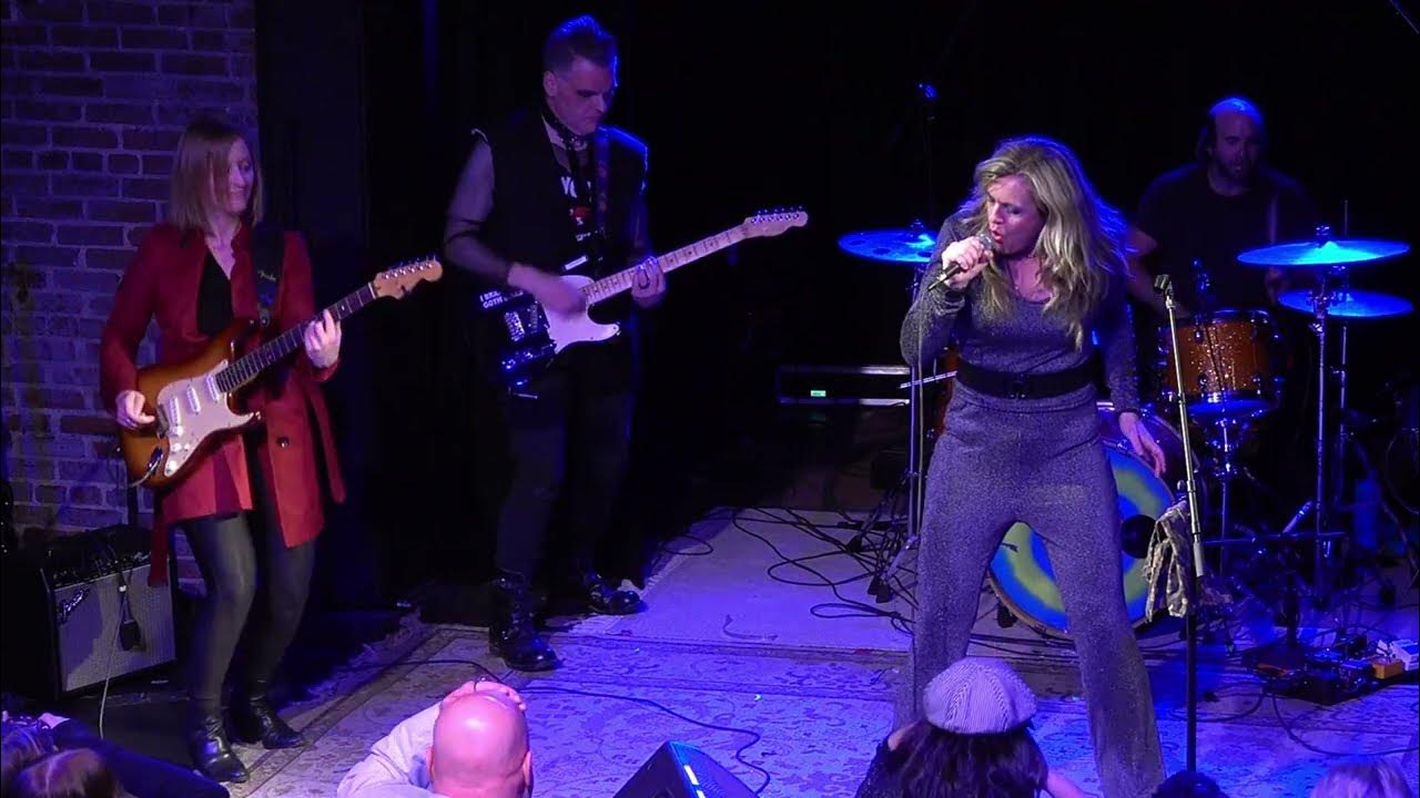 Mystery Achievement (The Pretenders) - RAYGUN (Live) at Mockingbird ...