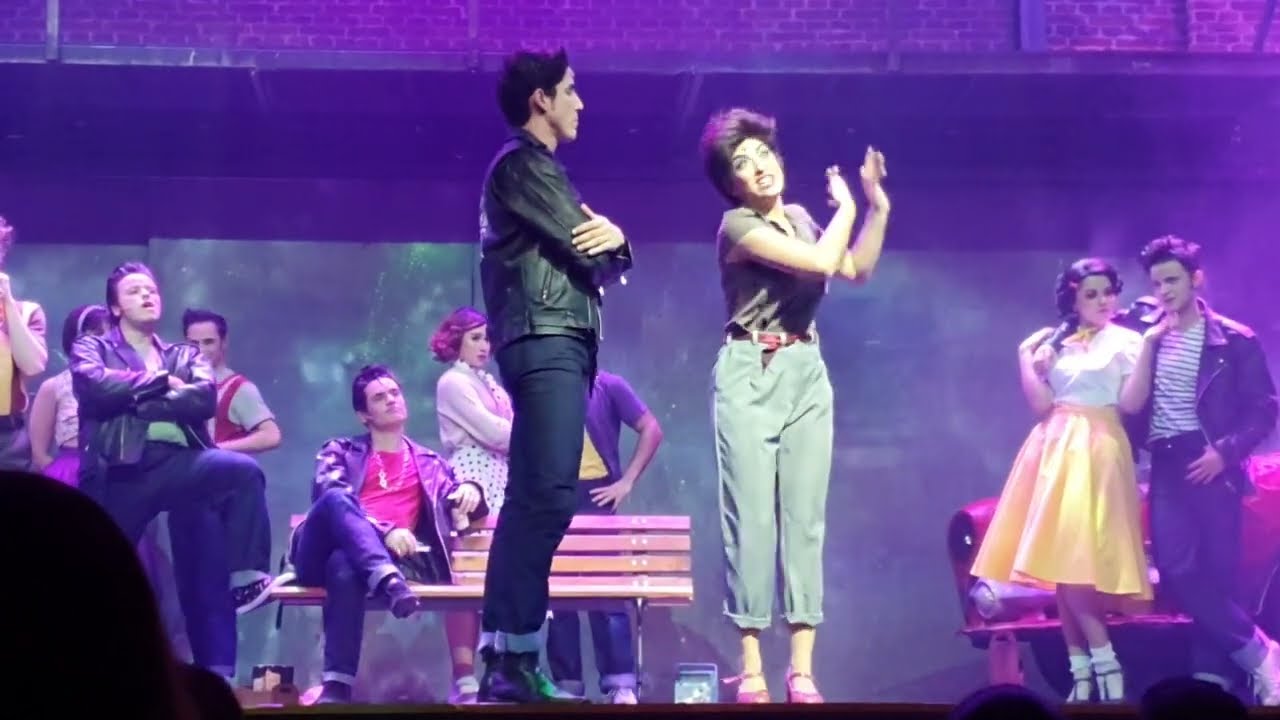 Olha aqui, sou Sandra Dee - Grease Brasil - YouTube