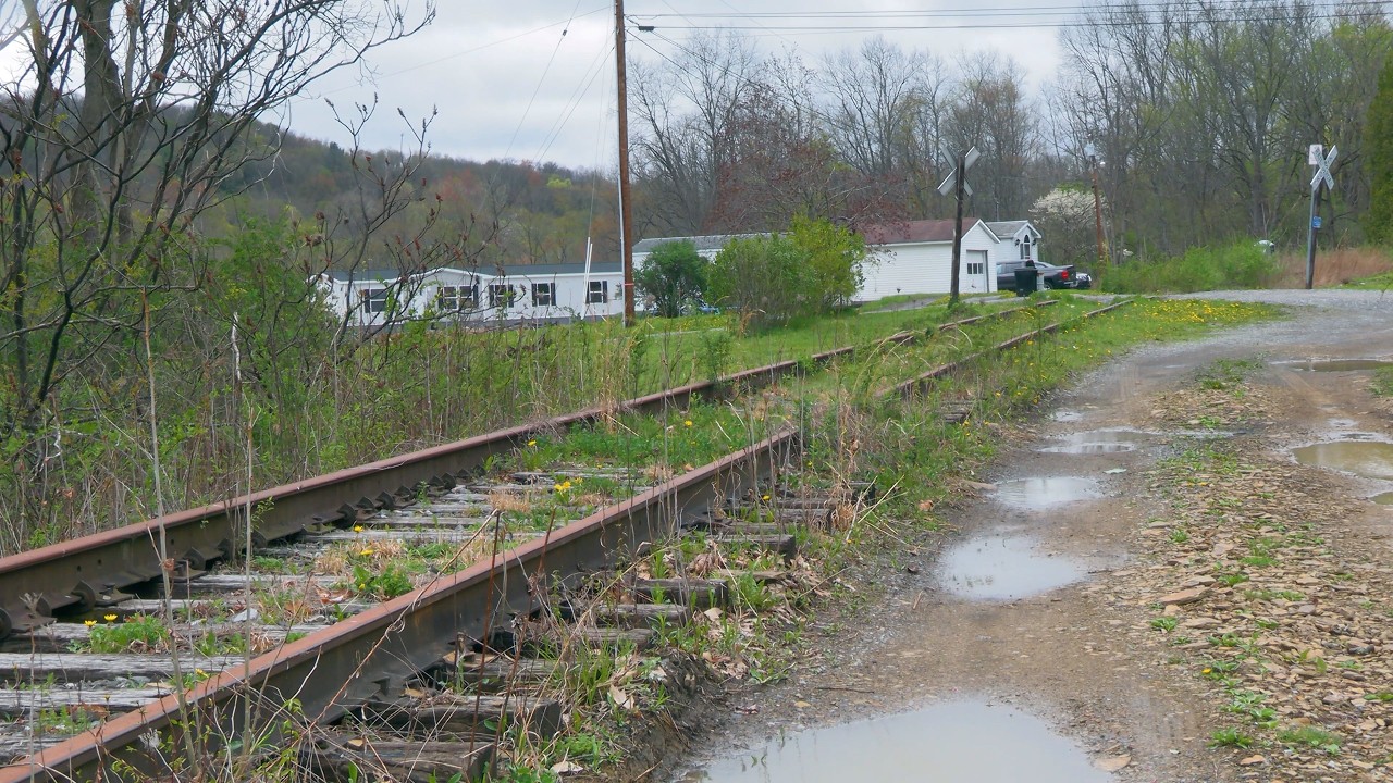 Exploring a Railroad Left to ROT Away… - YouTube