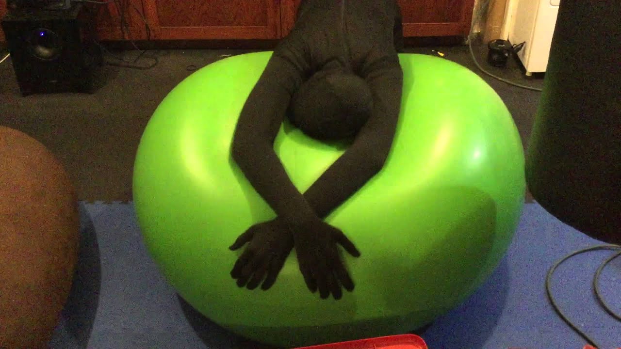 Playing with Cattex 72" balloon in zentai 5 - YouTube