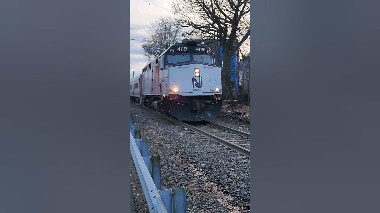 NJT F40PH-2CAT #4119 Unrestricted K5LA Horn (Crossing Sequence) - YouTube