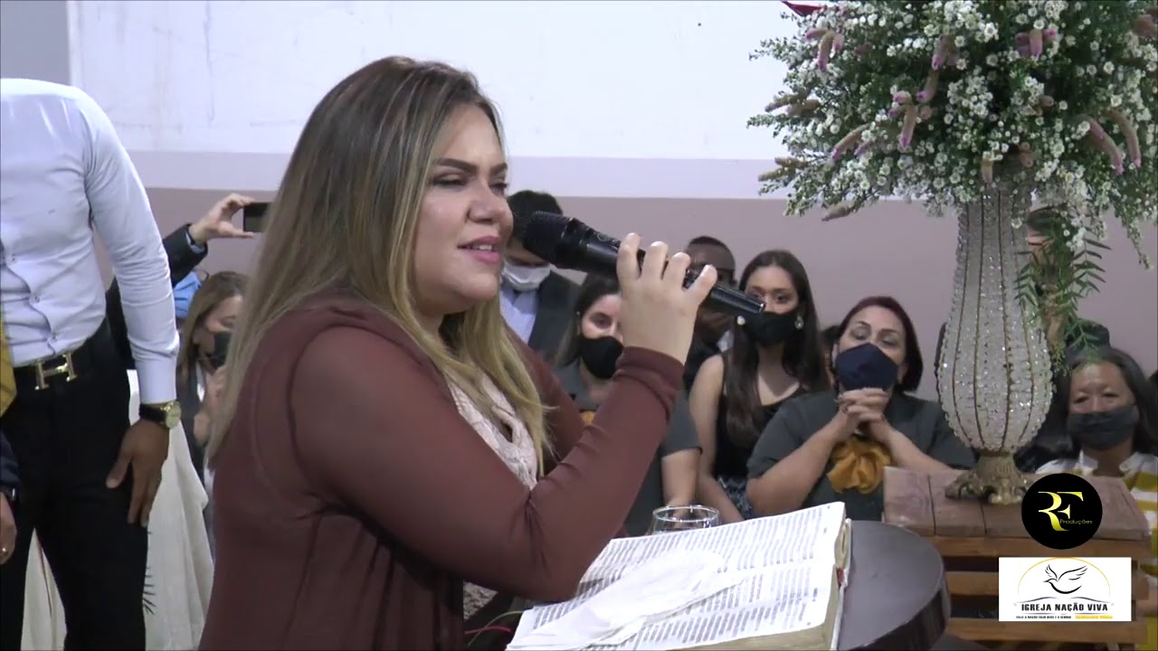 Cantora Sarah Farias - YouTube
