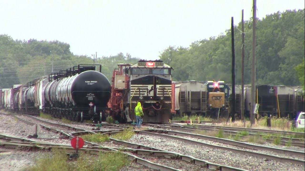 NS 917 w/ 9946 NS and CSX Train w/ CSX 8536 in the NS Yard in Frankfort ...