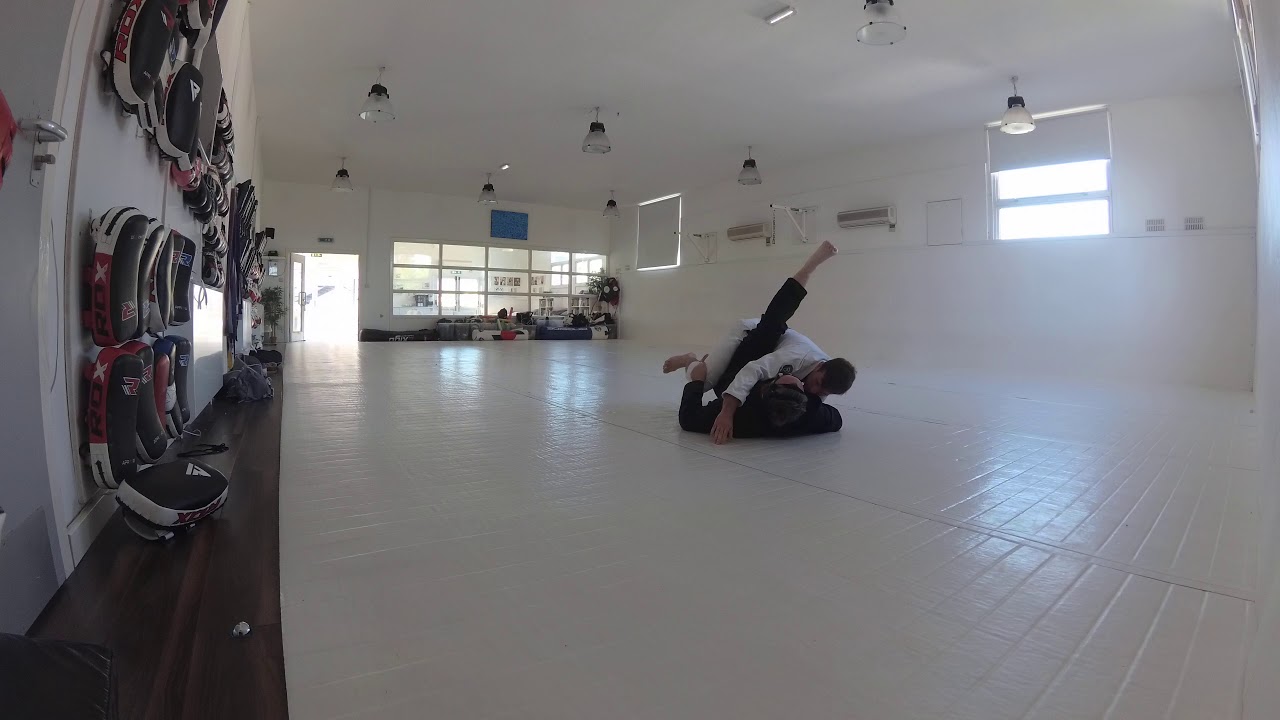 BJJ Rolling - Closed Guard Exploration - YouTube