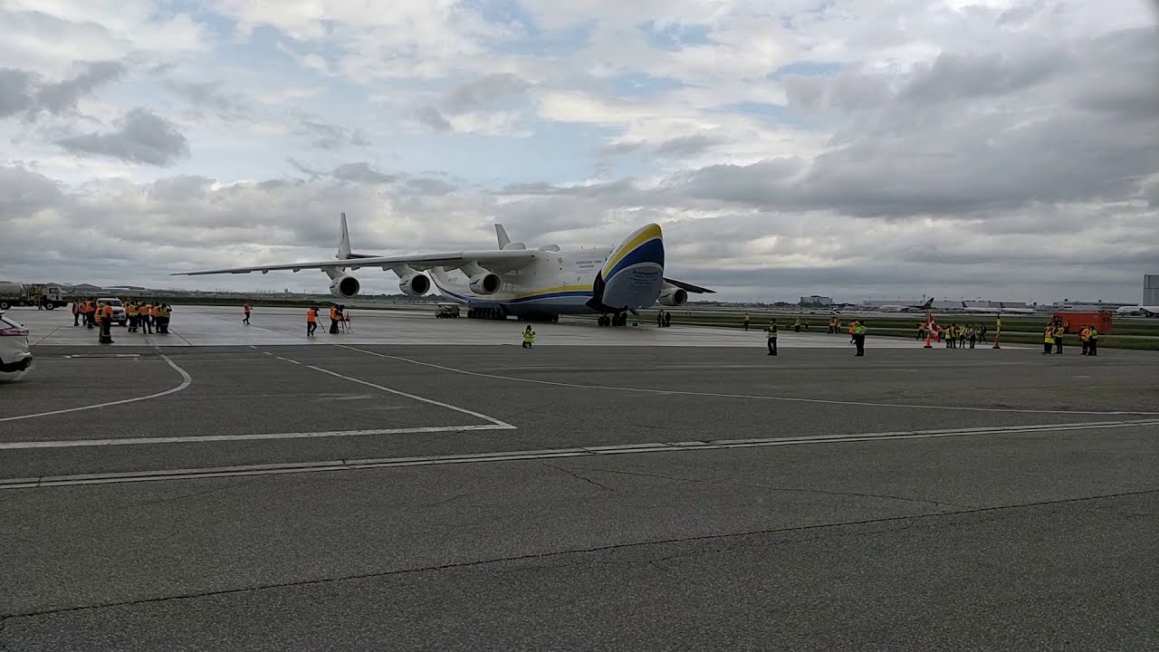 An-225 Mriya at YYZ (cargo bay opening) - YouTube