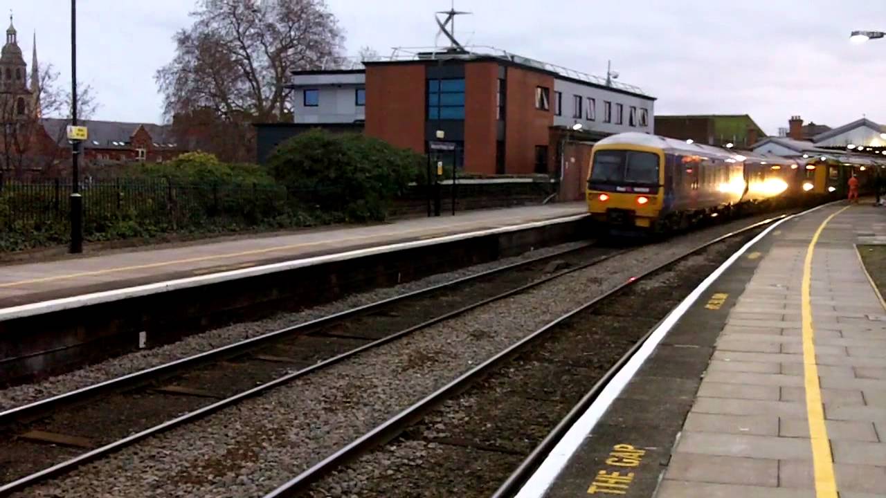 Worcester Foregate Street Station - comings and goings - YouTube