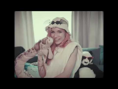 Feride Hilal Akın - Bugün Bayram