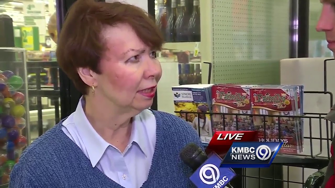 Della Lamb collecting donations for Thanksgiving meals - YouTube