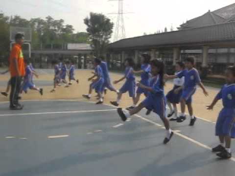 Basic Running Technique for Primary Level Physical Education Lesson - YouTube