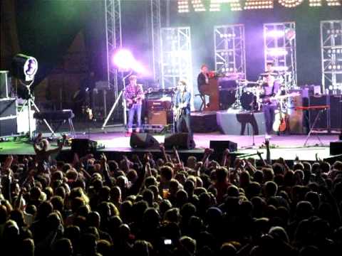 Razorlight - Somewhere Else - YouTube