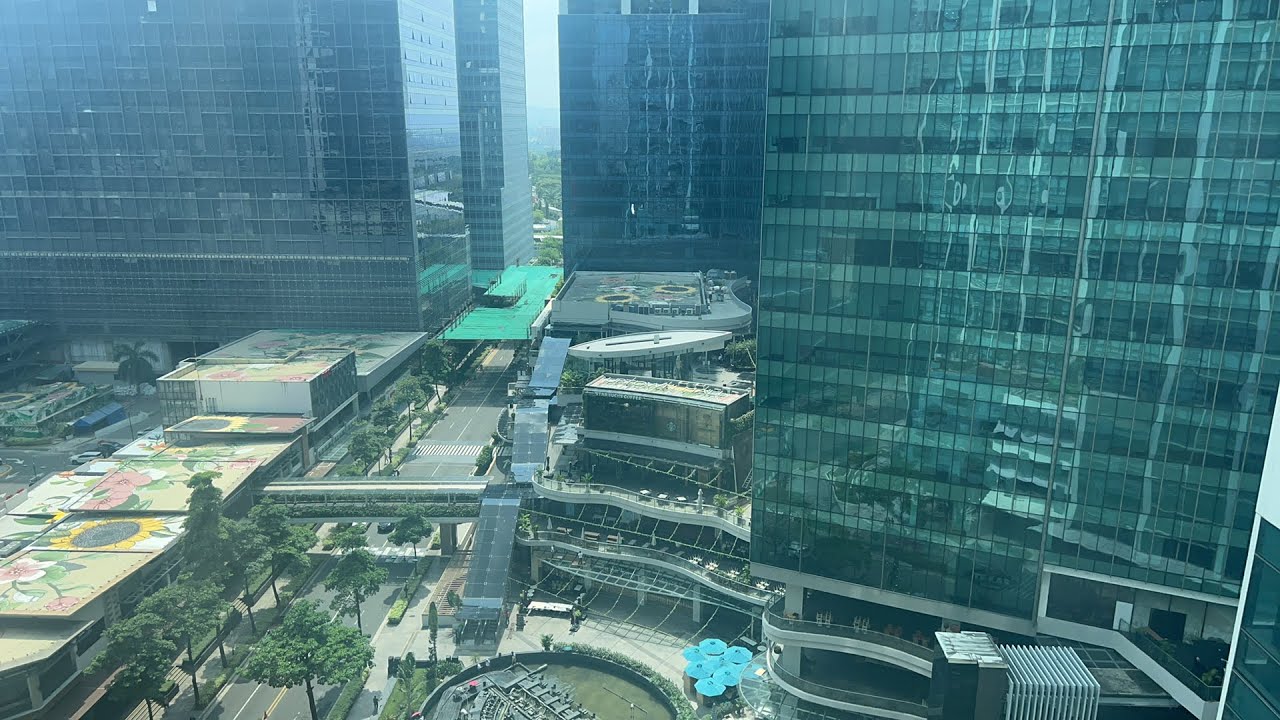 Hitting 12,000 subscribers live in Uptown BGC - YouTube