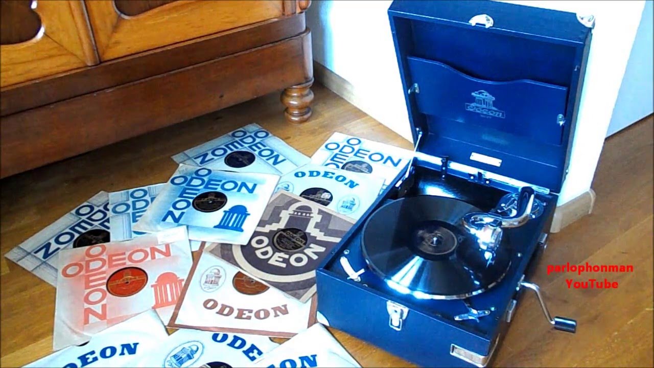 The Henderson Twins on a Odeon Gramophone ! - YouTube
