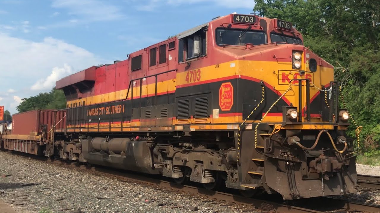 KCS 4703 Leads M206 through Terre Haute, IN - YouTube