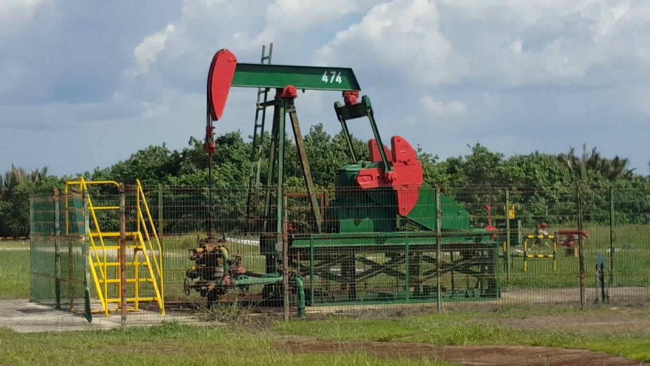 Oil mining using Donkey machine in brunei - YouTube