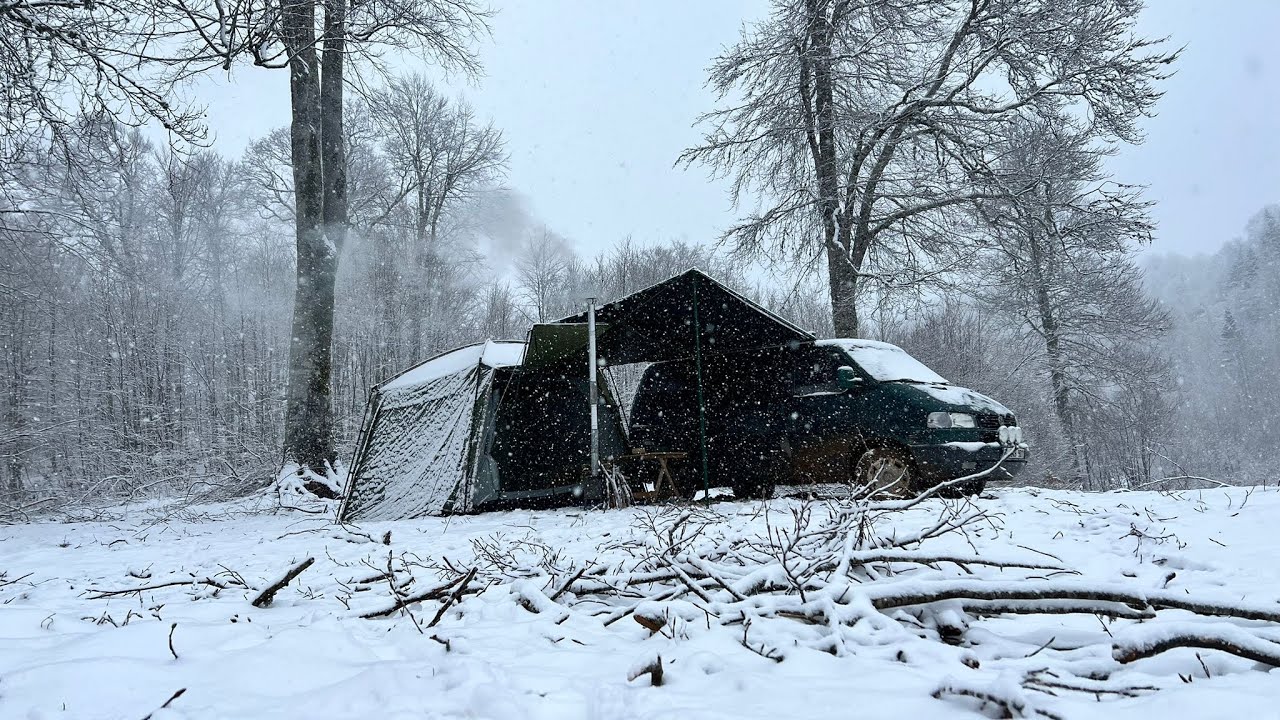 two days solo winter camp in a snowstorm. - YouTube