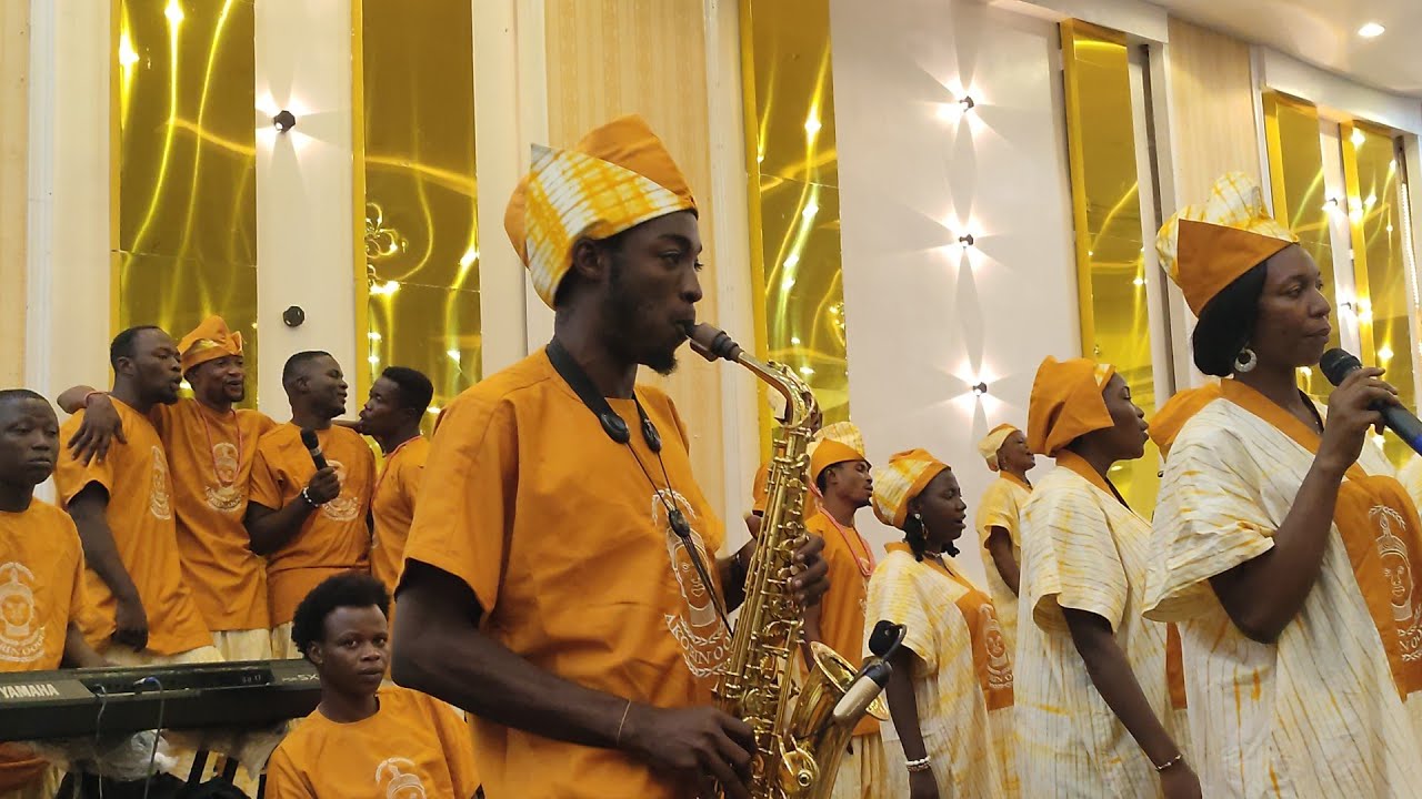 AKORIN OODUA PERFORMING OGBARANGADA LIVE FOR THEIR KING OONI ADEYEYE ...