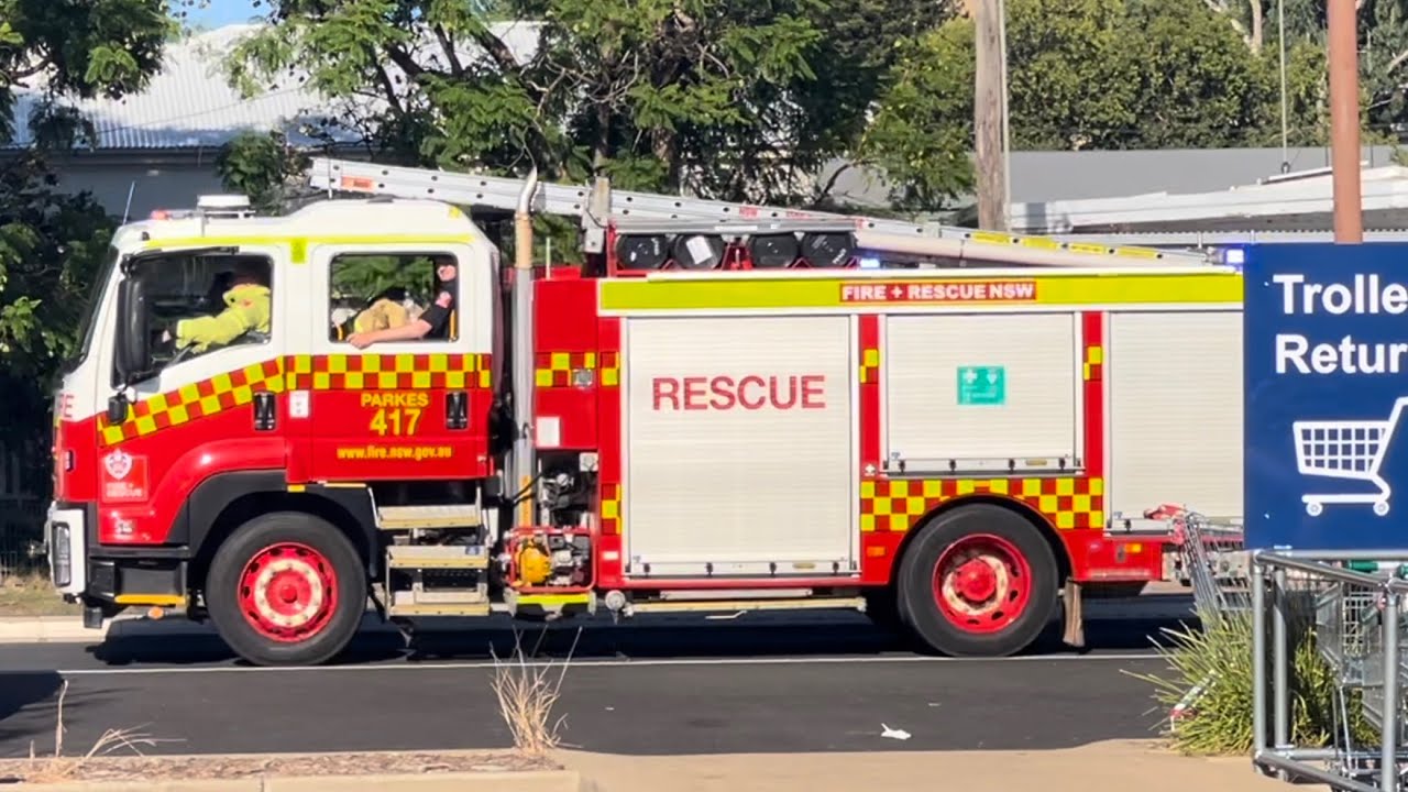 Fire And Rescue NSW - Pumper 417 Responding! - YouTube