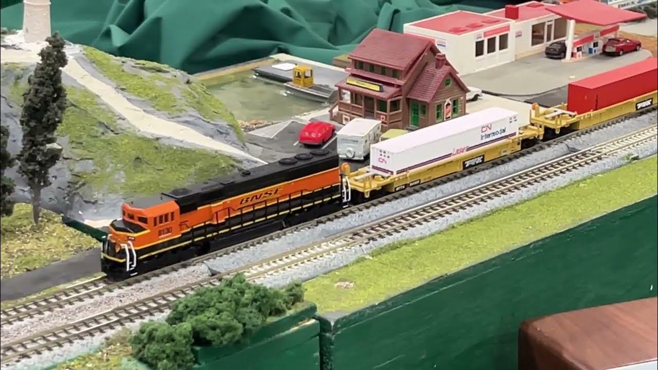 N Scale BNSF Freight - YouTube